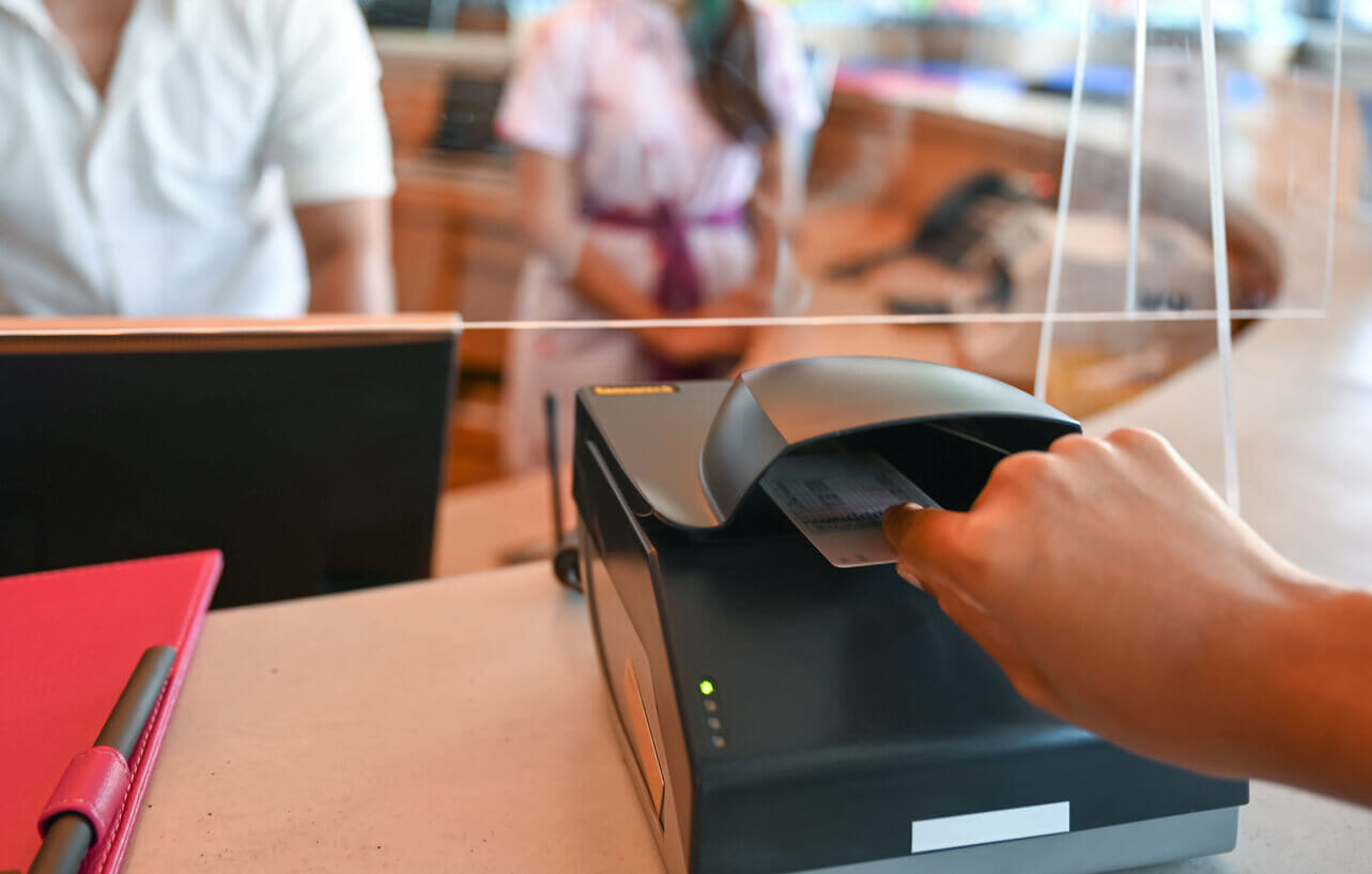 A Security Guard’s Role In Assisting Contractors